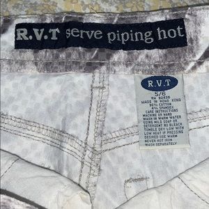 RVT | Pants & Jumpsuits | Nwt Rvt Print Capri Serve Piping Hot Pants ...